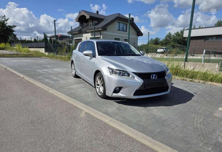 Grey Lexus CT 200h 2015 in Vilnius, with an engine capacity of 0.00 L and mileage of 170 thousand km for 12199 €, photo 10 on AUTOMOTO.COM.LV