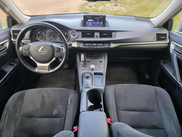 Pelēks Lexus CT 200h 2015 Viļņa, ar dzinēja tilpumu 1.80 L un nobraukumu 171 tūkst. km par 11850 €, foto 5 vietnē AUTOMOTO.COM.LV