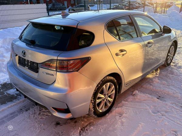 Pelēks Lexus CT 200h 2016 Panevēža, ar dzinēja tilpumu 1.80 L un nobraukumu 96 tūkst. km par 12400 €, foto 7 vietnē AUTOMOTO.COM.LV