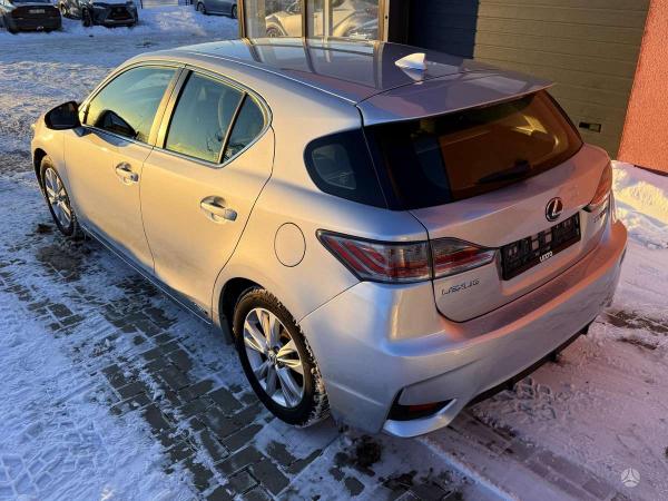 Pelēks Lexus CT 200h 2016 Panevēža, ar dzinēja tilpumu 1.80 L un nobraukumu 96 tūkst. km par 12400 €, foto 8 vietnē AUTOMOTO.COM.LV
