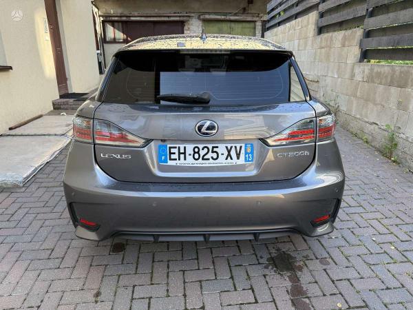 Pelēks Lexus CT 200h 2016 Viļņa, ar dzinēja tilpumu 1.80 L un nobraukumu 272 tūkst. km par 10600 €, foto 5 vietnē AUTOMOTO.COM.LV