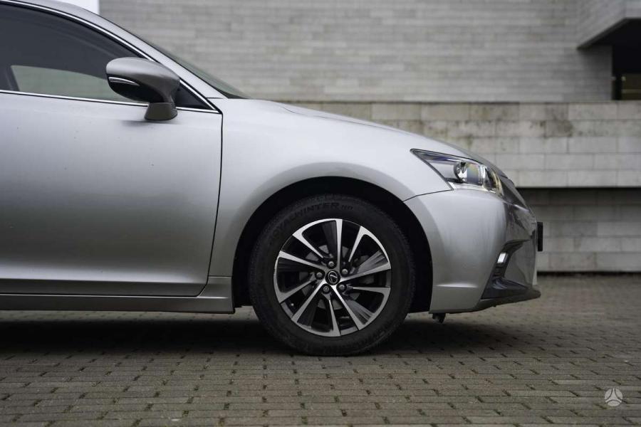 Pelēks Lexus CT 200h 2018 Viļņa, ar dzinēja tilpumu 1.80 L un nobraukumu 62 tūkst. km par 15300 €, foto 12 vietnē AUTOMOTO.COM.LV
