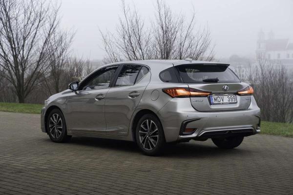 Pelēks Lexus CT 200h 2018 Viļņa, ar dzinēja tilpumu 1.80 L un nobraukumu 62 tūkst. km par 14700 €, foto 6 vietnē AUTOMOTO.COM.LV