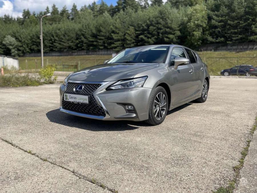 Grey Lexus CT 200h 2018 in Vilnius, with an engine capacity of 1.80 L and mileage of 66 thousand km for 16900 €, photo 3 on AUTOMOTO.COM.LV