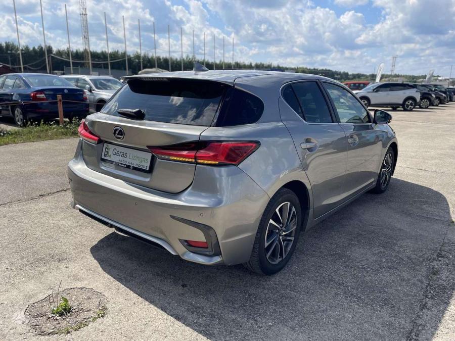Grey Lexus CT 200h 2018 in Vilnius, with an engine capacity of 1.80 L and mileage of 66 thousand km for 16900 €, photo 6 on AUTOMOTO.COM.LV
