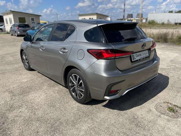 Pelēks Lexus CT 200h 2018 Viļņa, ar dzinēja tilpumu 1.80 L un nobraukumu 66 tūkst. km par 16900 €, foto 7 vietnē AUTOMOTO.COM.LV