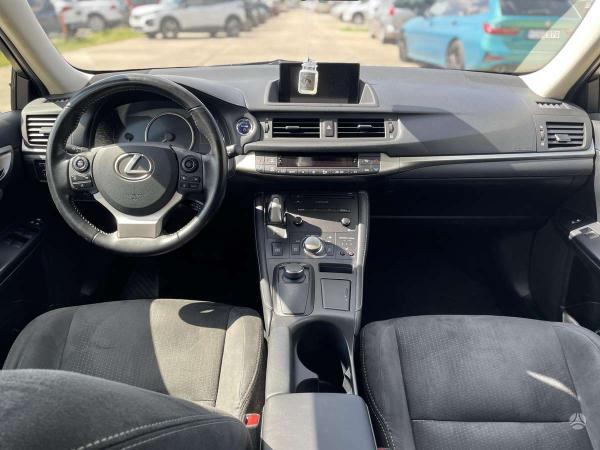 Pelēks Lexus CT 200h 2018 Viļņa, ar dzinēja tilpumu 1.80 L un nobraukumu 66 tūkst. km par 16900 €, foto 8 vietnē AUTOMOTO.COM.LV