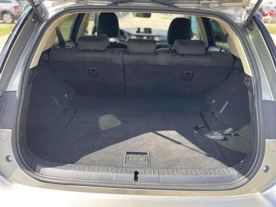 Grey Lexus CT 200h 2018 in Vilnius, with an engine capacity of 1.80 L and mileage of 66 thousand km for 16900 €, photo 15 on AUTOMOTO.COM.LV