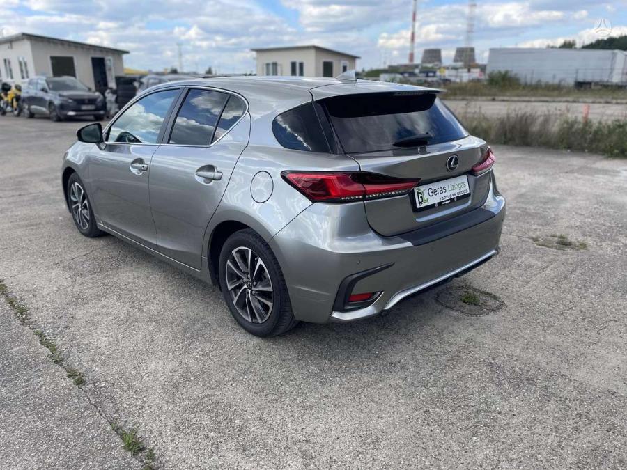 Grey Lexus CT 200h 2018 in Vilnius, with an engine capacity of 1.80 L and mileage of 66 thousand km for 16900 €, photo 8 on AUTOMOTO.COM.LV