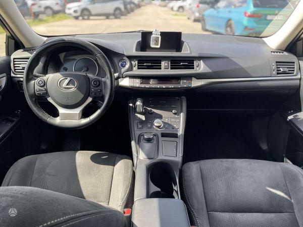 Pelēks Lexus CT 200h 2018 Viļņa, ar dzinēja tilpumu 1.80 L un nobraukumu 66 tūkst. km par 16900 €, foto 9 vietnē AUTOMOTO.COM.LV