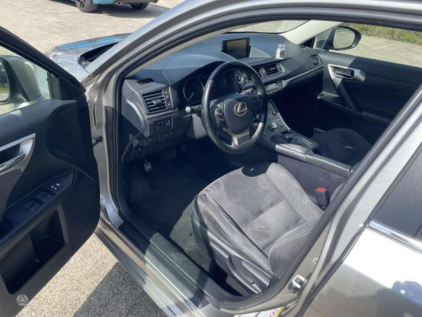 Pelēks Lexus CT 200h 2018 Viļņa, ar dzinēja tilpumu 1.80 L un nobraukumu 66 tūkst. km par 16900 €, foto 10 vietnē AUTOMOTO.COM.LV