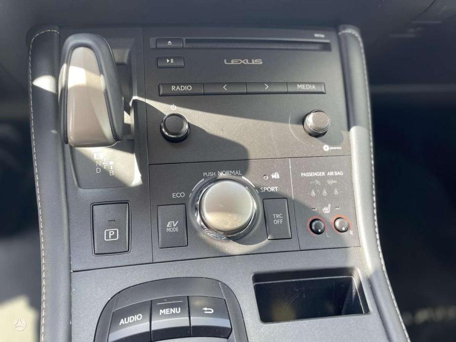 Grey Lexus CT 200h 2018 in Vilnius, with an engine capacity of 1.80 L and mileage of 66 thousand km for 16900 €, photo 13 on AUTOMOTO.COM.LV