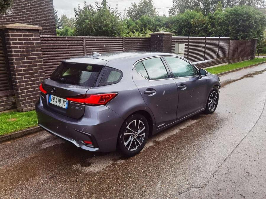 Pelēks Lexus CT 200h 2018 Kauņa, ar dzinēja tilpumu 1.80 L un nobraukumu 100 tūkst. km par 8300 €, foto 1 vietnē AUTOMOTO.COM.LV