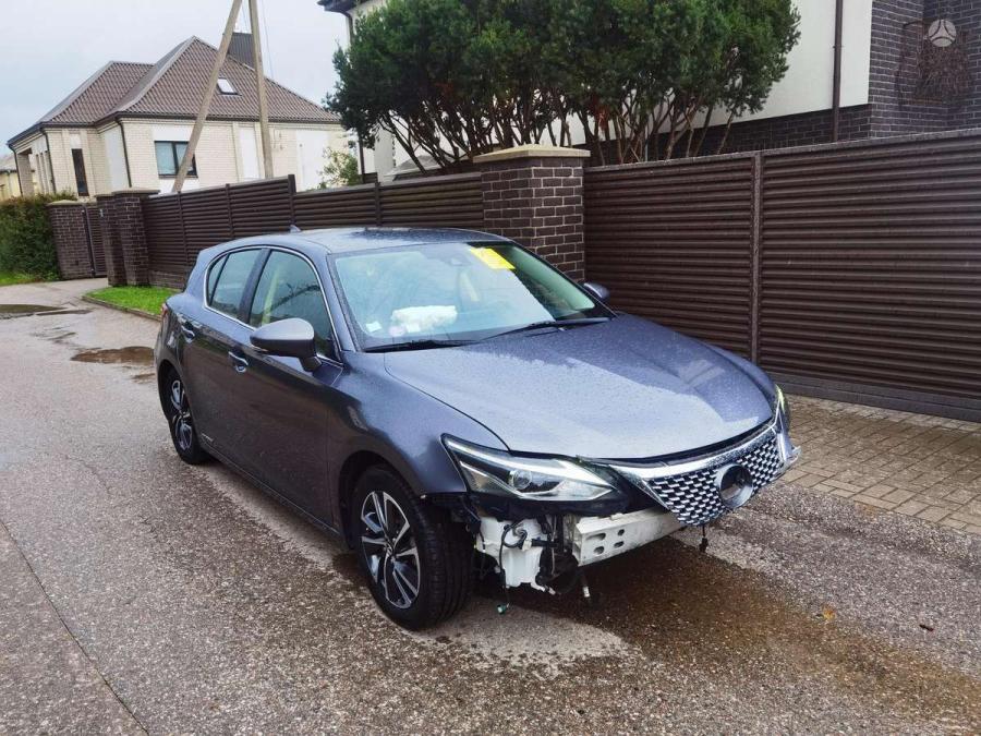 Pelēks Lexus CT 200h 2018 Kauņa, ar dzinēja tilpumu 1.80 L un nobraukumu 100 tūkst. km par 8300 €, foto 9 vietnē AUTOMOTO.COM.LV