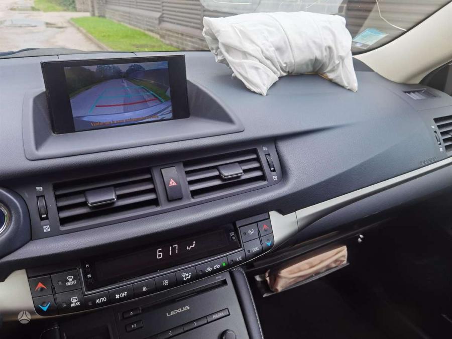 Pelēks Lexus CT 200h 2018 Kauņa, ar dzinēja tilpumu 1.80 L un nobraukumu 100 tūkst. km par 8300 €, foto 19 vietnē AUTOMOTO.COM.LV
