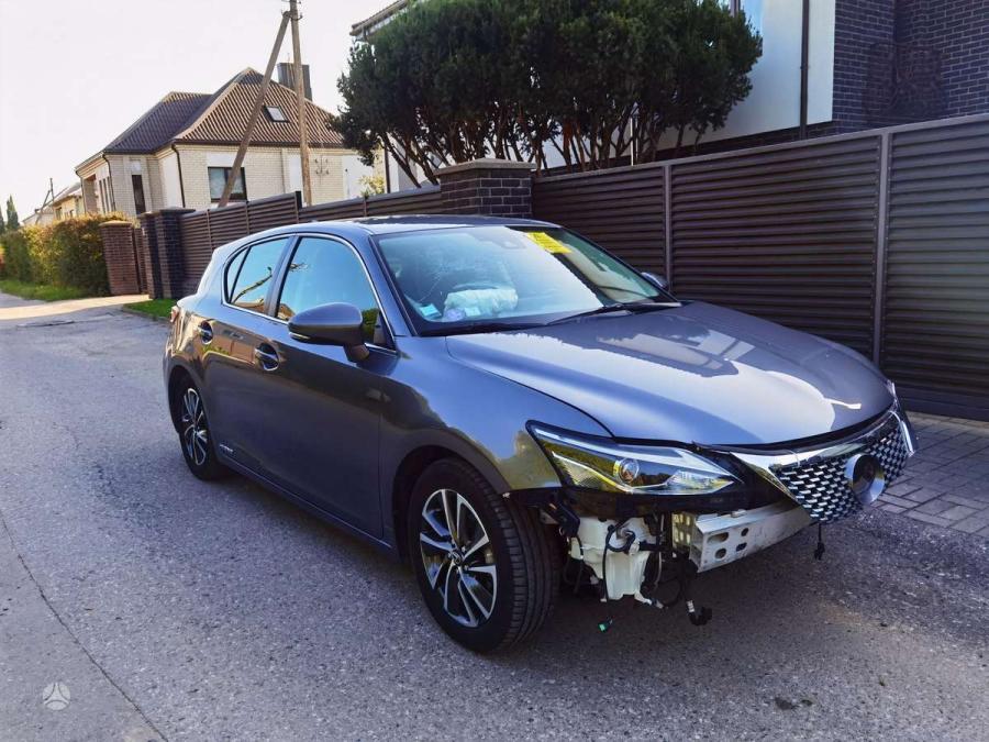 Grey Lexus CT 200h 2018 in Kaunas, with an engine capacity of 1.80 L and mileage of 100 thousand km for 7900 €, photo 7 on AUTOMOTO.COM.LV