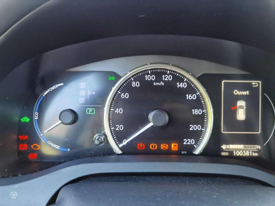 Grey Lexus CT 200h 2018 in Kaunas, with an engine capacity of 1.80 L and mileage of 100 thousand km for 7900 €, photo 18 on AUTOMOTO.COM.LV