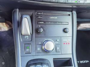 Grey Lexus CT 200h 2018 in Kaunas, with an engine capacity of 1.80 L and mileage of 100 thousand km for 7900 €, photo 19 on AUTOMOTO.COM.LV