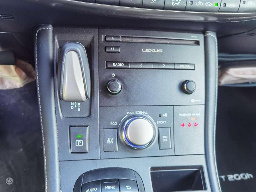 Grey Lexus CT 200h 2018 in Kaunas, with an engine capacity of 1.80 L and mileage of 100 thousand km for 7900 €, photo 19 on AUTOMOTO.COM.LV