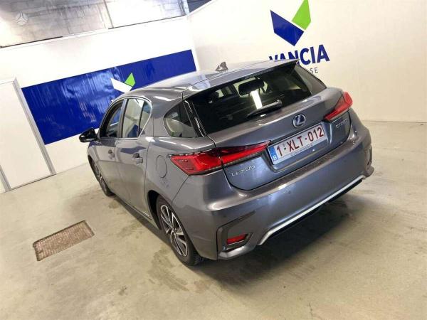 Pelēks Lexus CT 200h 2019 Viļņa, ar dzinēja tilpumu 1.80 L un nobraukumu 37 tūkst. km par 18100 €, foto 3 vietnē AUTOMOTO.COM.LV