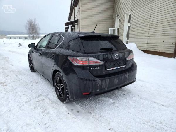 Lexus CT 200h 2011 in Vilnius, with an engine capacity of 1.80 L and mileage of 218 thousand km for 8500 €, photo 4 on AUTOMOTO.COM.LV