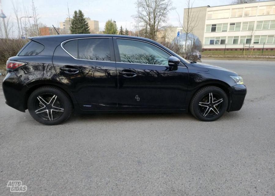 Lexus CT 200h 2011 in Vilnius, with an engine capacity of 1.80 L and mileage of 218 thousand km for 8500 €, photo 5 on AUTOMOTO.COM.LV