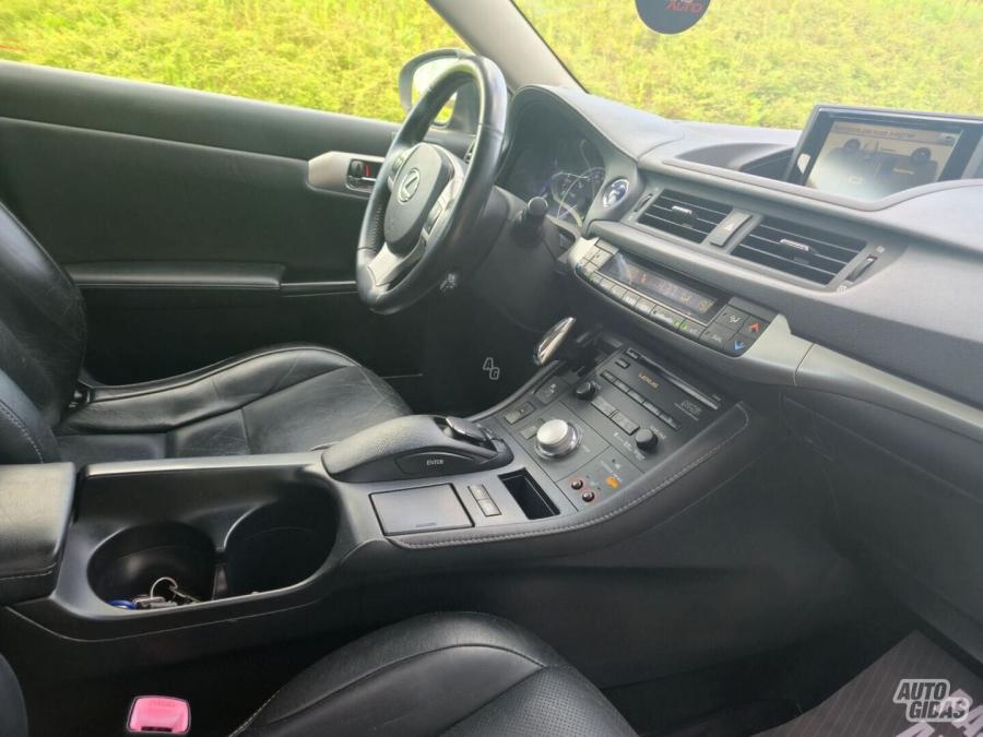 Lexus CT 200h 2011 Viļņa, ar dzinēja tilpumu 1.80 L un nobraukumu 212 tūkst. km par 8800 €, foto 17 vietnē AUTOMOTO.COM.LV