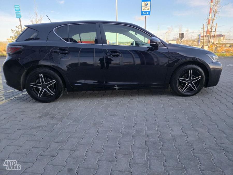 Лексус CT 200h 2011 в Вильнюс, объемом двигателя 1.80 л и пробегом 218 тыс. км за 8800 €, фото 5 на AUTOMOTO.COM.LV