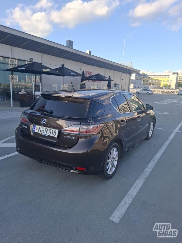 Lexus CT 200h 2011 in Vilnius, with an engine capacity of 1.80 L and mileage of 250 thousand km for 7700 €, photo 1 on AUTOMOTO.COM.LV