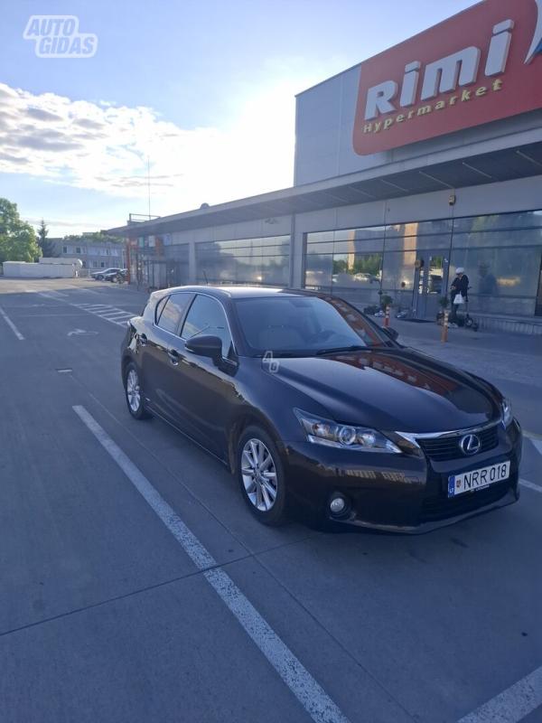 Lexus CT 200h 2011 in Vilnius, with an engine capacity of 1.80 L and mileage of 250 thousand km for 7700 €, photo 2 on AUTOMOTO.COM.LV