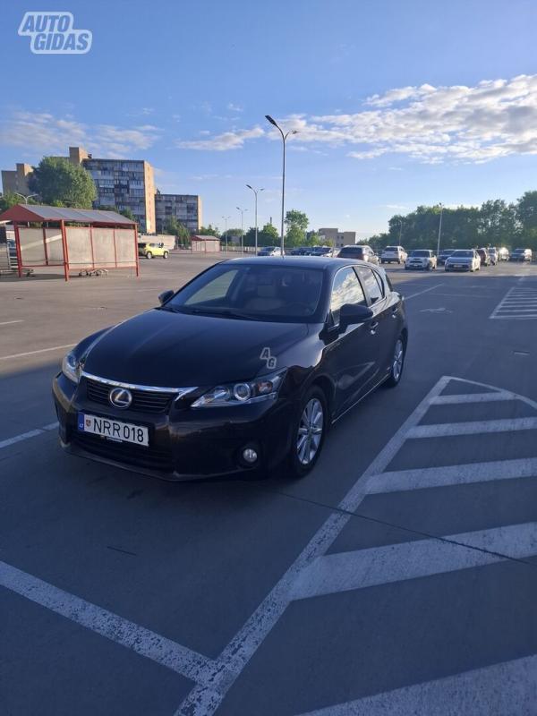 Lexus CT 200h 2011 in Vilnius, with an engine capacity of 1.80 L and mileage of 250 thousand km for 7700 €, photo 4 on AUTOMOTO.COM.LV