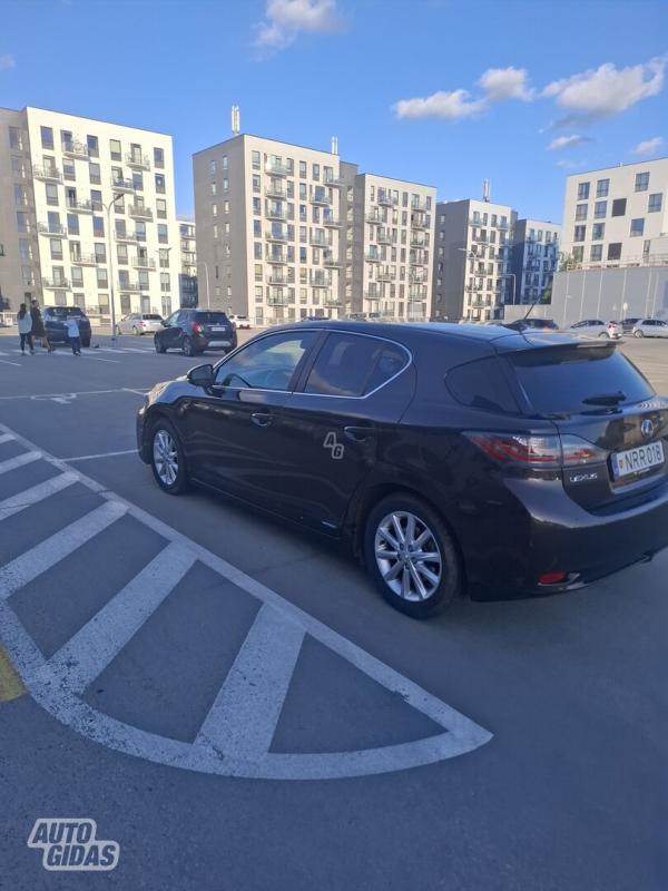 Lexus CT 200h 2011 in Vilnius, with an engine capacity of 1.80 L and mileage of 250 thousand km for 7700 €, photo 5 on AUTOMOTO.COM.LV