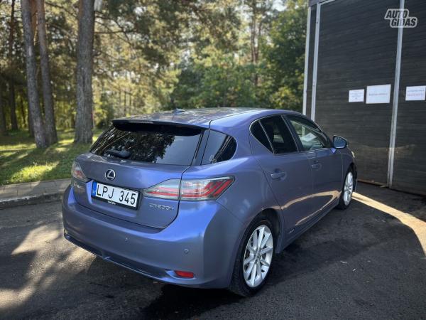 Лексус CT 200h 2011 в Вильнюс на AUTOMOTO.COM.LV Лексус CT 200h 2011 в Вильнюс, объемом двигателя 1.70 л и пробегом 325 тыс. км за 7800 €, фото 4 на AUTOMOTO.COM.LV
