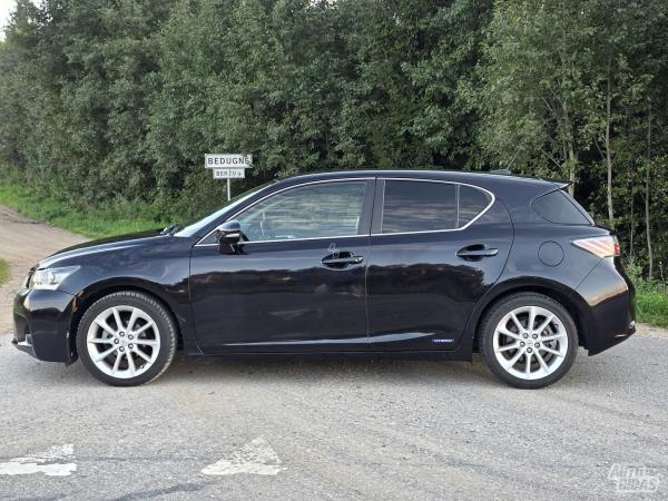 Lexus CT 200h 2011 in Vilnius on AUTOMOTO.COM.LV Lexus CT 200h 2011 in Vilnius, with an engine capacity of 1.80 L and mileage of 210 thousand km for 9300 €, photo 6 on AUTOMOTO.COM.LV