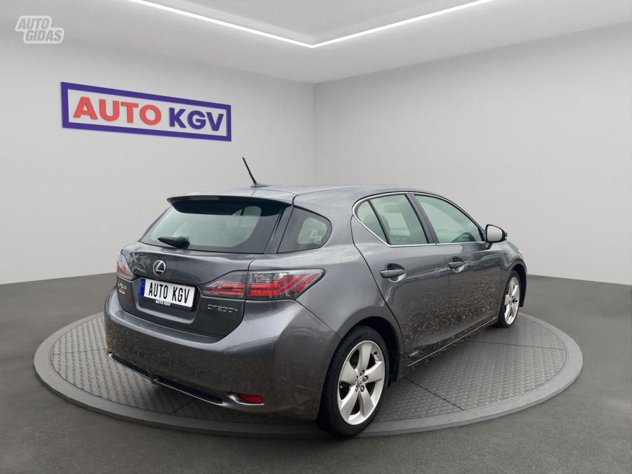 Lexus CT 200h 2012 in Kaunas, with an engine capacity of 1.80 L and mileage of 228 thousand km for 7800 €, photo 5 on AUTOMOTO.COM.LV