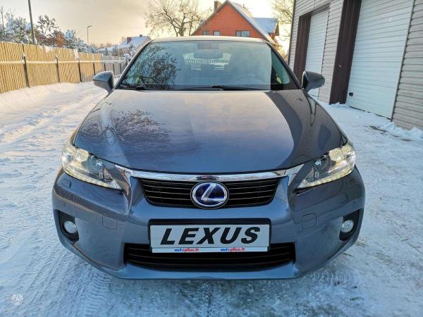 Lexus CT 200h 2012 in Siauliai, with an engine capacity of 1.80 L and mileage of 260 thousand km for 8200 €, photo 2 on AUTOMOTO.COM.LV