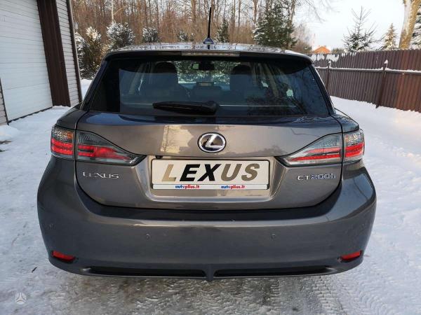Lexus CT 200h 2012 in Siauliai, with an engine capacity of 1.80 L and mileage of 260 thousand km for 8200 €, photo 5 on AUTOMOTO.COM.LV