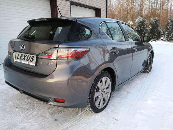 Lexus CT 200h 2012 in Siauliai, with an engine capacity of 1.80 L and mileage of 260 thousand km for 8200 €, photo 6 on AUTOMOTO.COM.LV