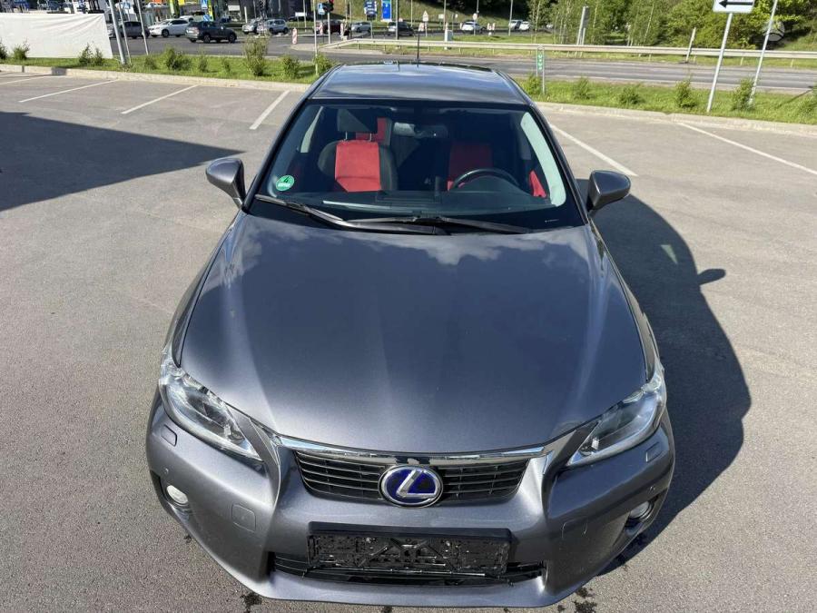 Lexus CT 200h 2012 in Vilnius, with an engine capacity of 1.80 L and mileage of 241 thousand km for 8200 €, photo 4 on AUTOMOTO.COM.LV