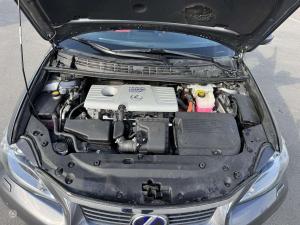 Lexus CT 200h 2012 in Vilnius, with an engine capacity of 1.80 L and mileage of 241 thousand km for 8200 €, photo 16 on AUTOMOTO.COM.LV