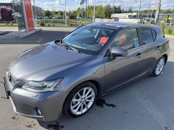Lexus CT 200h 2012 in Vilnius, with an engine capacity of 1.80 L and mileage of 241 thousand km for 8100 €, photo 10 on AUTOMOTO.COM.LV