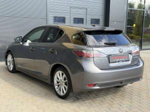 Lexus CT 200h 2012 in Vilnius, with an engine capacity of 1.80 L and mileage of 200 thousand km for 8999 €, photo 4 on AUTOMOTO.COM.LV