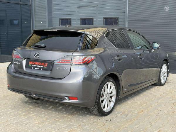 Лексус CT 200h 2012 в Вильнюс, объемом двигателя 1.80 л и пробегом 200 тыс. км за 8999 €, фото 5 на AUTOMOTO.COM.LV