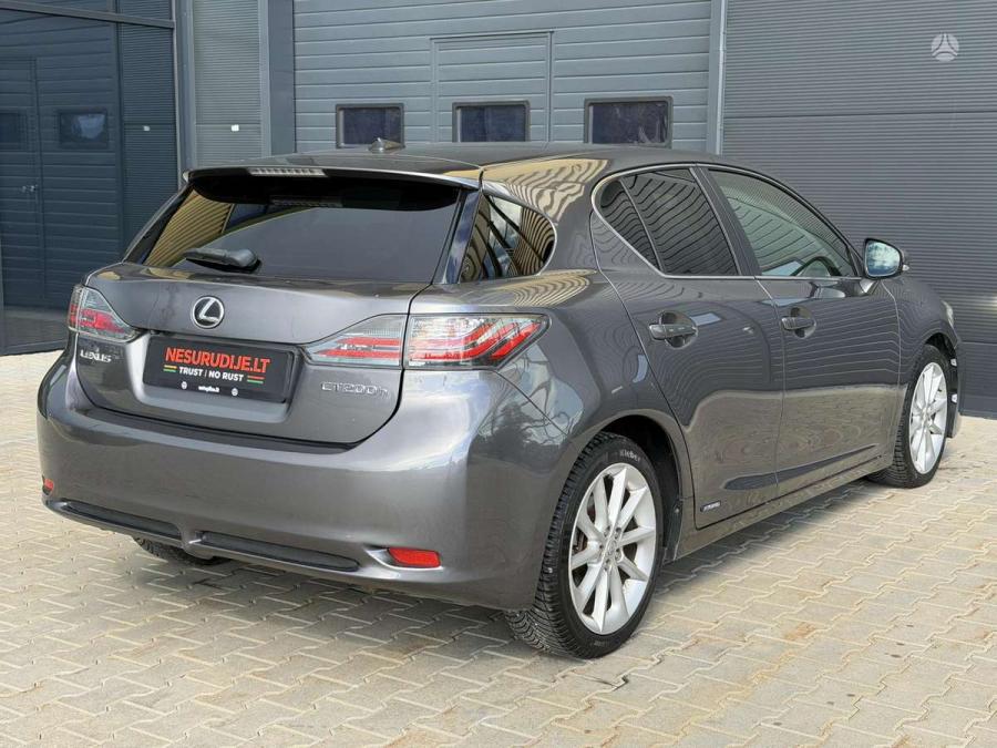 Lexus CT 200h 2012 in Vilnius, with an engine capacity of 1.80 L and mileage of 200 thousand km for 8999 €, photo 5 on AUTOMOTO.COM.LV