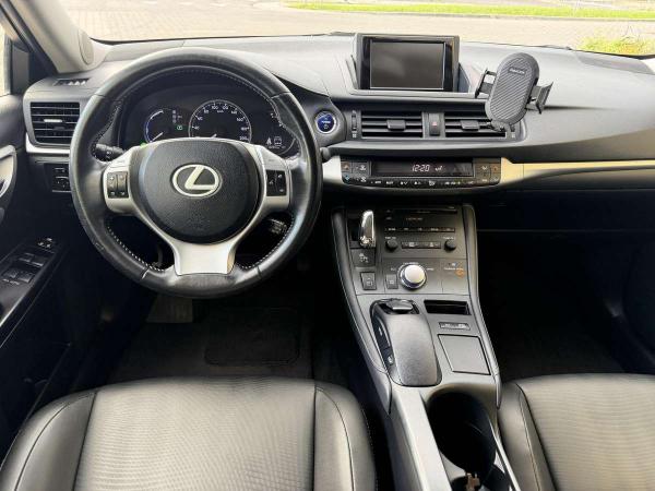 Лексус CT 200h 2012 в Вильнюс, объемом двигателя 1.80 л и пробегом 200 тыс. км за 8999 €, фото 10 на AUTOMOTO.COM.LV