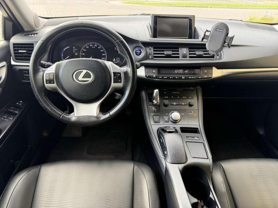 Lexus CT 200h 2012 in Vilnius, with an engine capacity of 1.80 L and mileage of 200 thousand km for 8999 €, photo 10 on AUTOMOTO.COM.LV