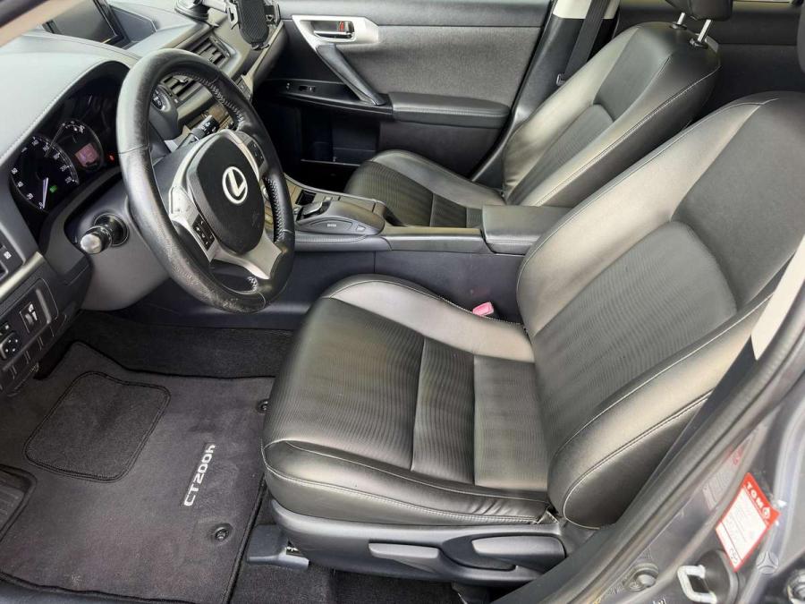 Lexus CT 200h 2012 in Vilnius, with an engine capacity of 1.80 L and mileage of 200 thousand km for 8999 €, photo 11 on AUTOMOTO.COM.LV
