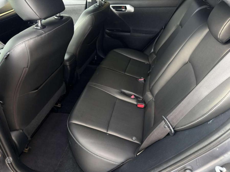Lexus CT 200h 2012 in Vilnius, with an engine capacity of 1.80 L and mileage of 200 thousand km for 8999 €, photo 12 on AUTOMOTO.COM.LV