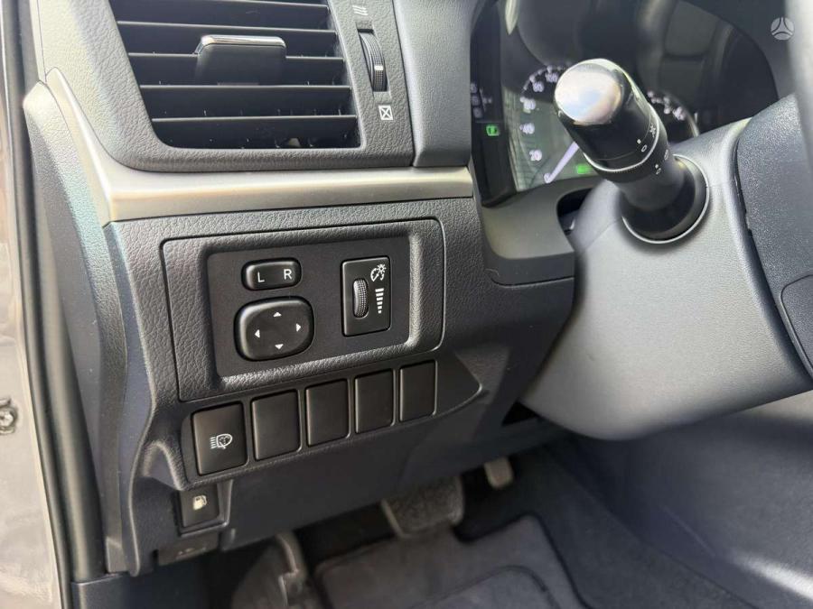 Lexus CT 200h 2012 in Vilnius, with an engine capacity of 1.80 L and mileage of 200 thousand km for 8999 €, photo 14 on AUTOMOTO.COM.LV