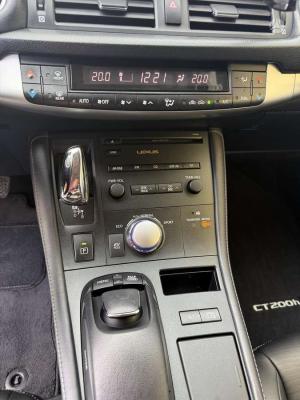 Lexus CT 200h 2012 in Vilnius, with an engine capacity of 1.80 L and mileage of 200 thousand km for 8999 €, photo 15 on AUTOMOTO.COM.LV